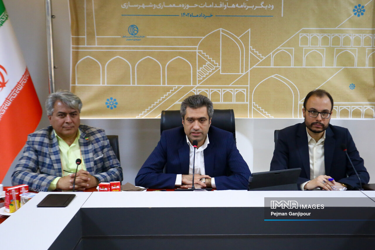 ایمنا نشست خبری معاون شهرسازی و معماری شهرداری اصفهان