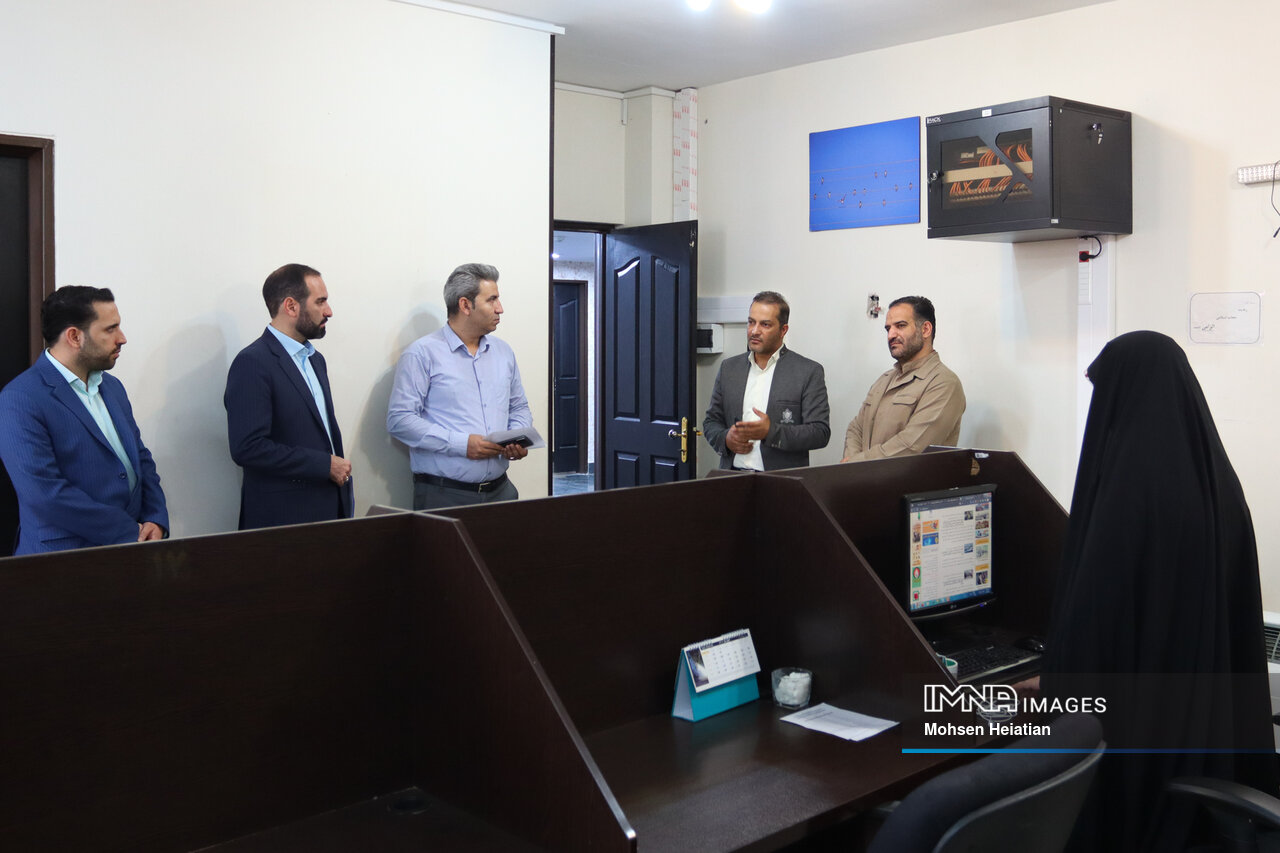 ایمنا بازدید مدیر منطقه ۴ شهرداری اصفهان از خبرگزاری ایمنا